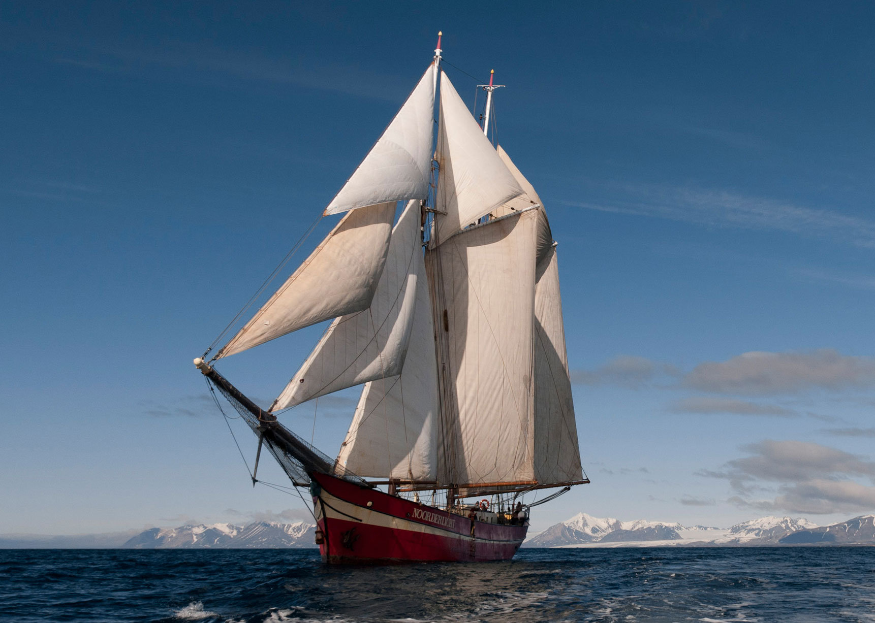 Western Spitsbergen Late Summer & Nothern Lights Sailing Voyages trip ...