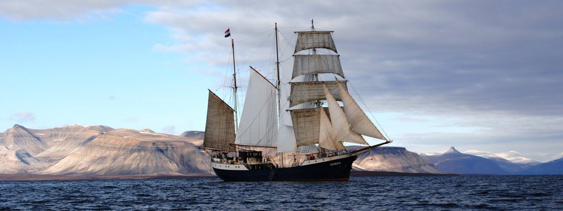 Antigua Arctic Sailing Ship | Svalbard Wildlife Cruise | AQUA-FIRMA